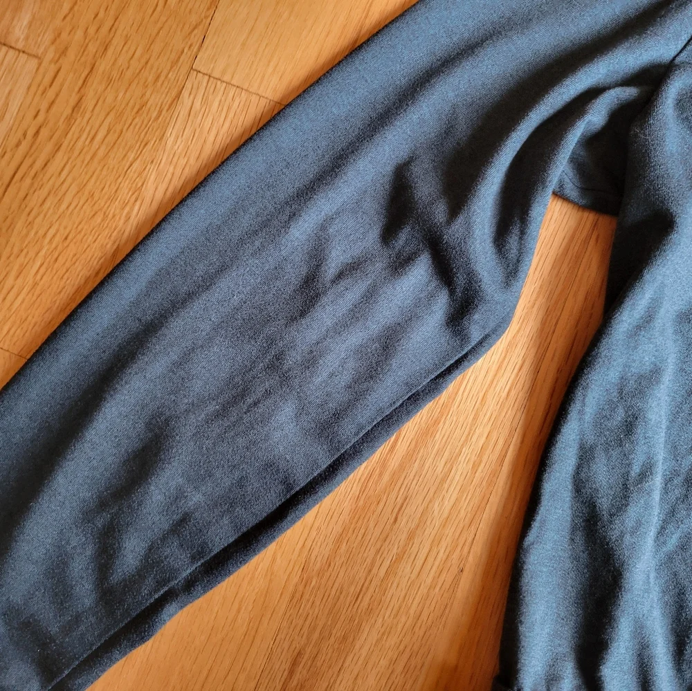Vuori | Tops | Vuori Bundle Lot 2 Daydream Crew Long Sleeve Moss ...